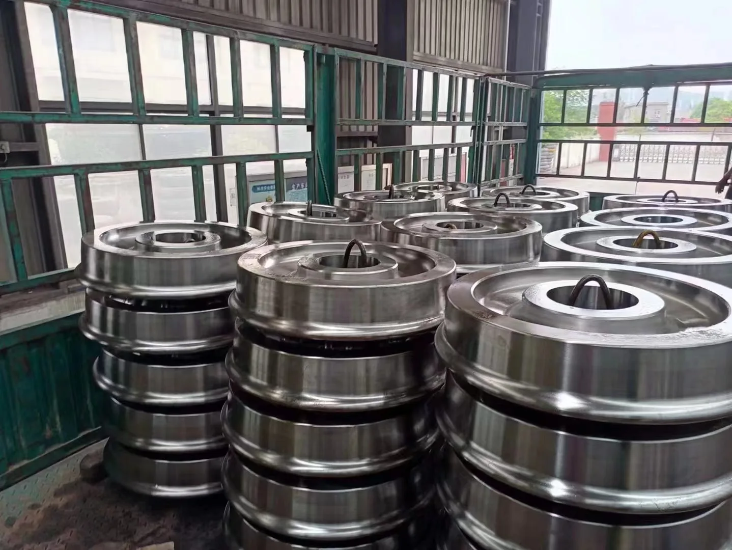 Durable Railway Wheels - High Strength & Customized Color