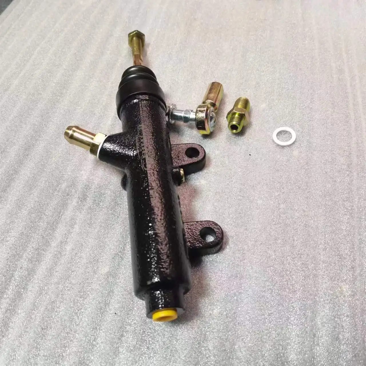 Clutch Master Cylinder for Dongfeng Truck - 1604010-C0100