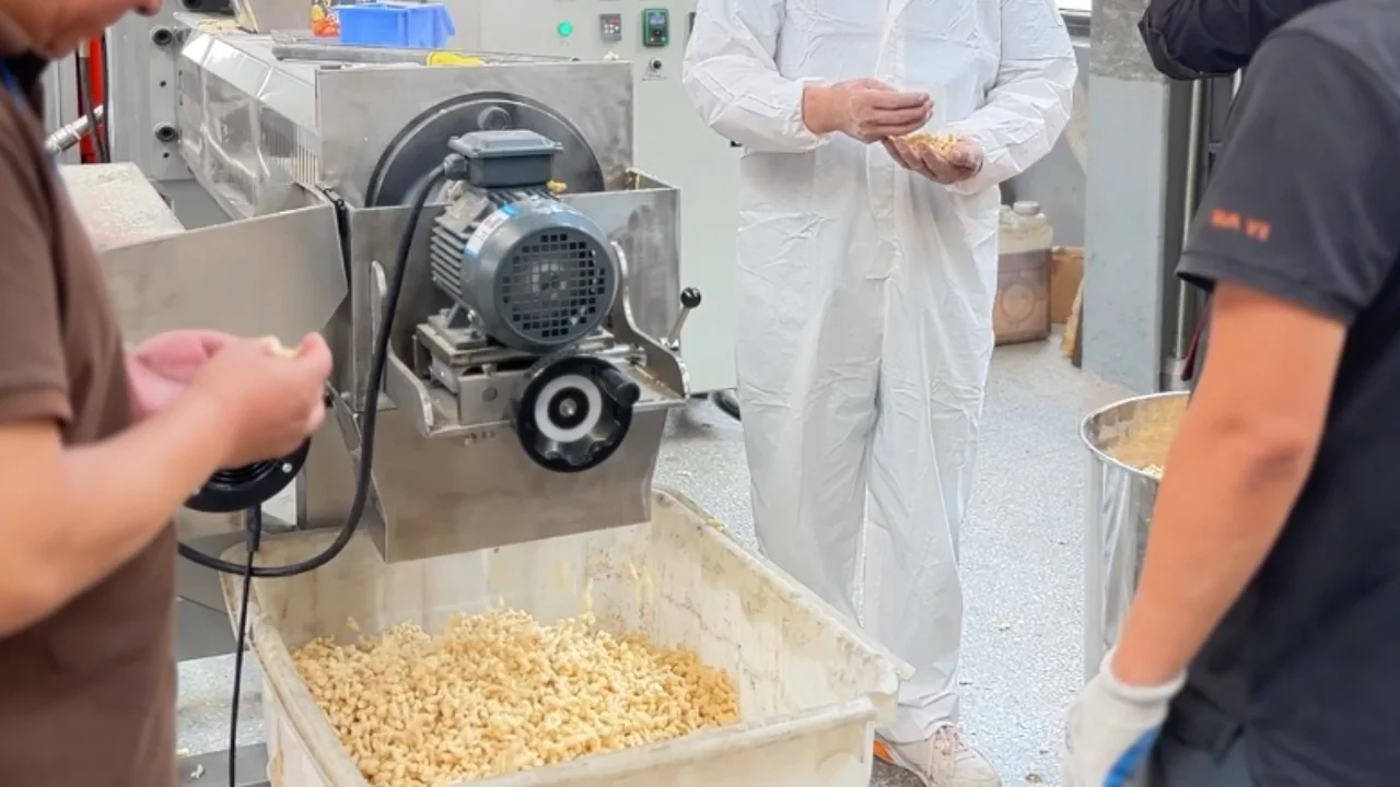 Automatic Industrial Puffed Corn Snack Machine Food Puffing Extruder ...