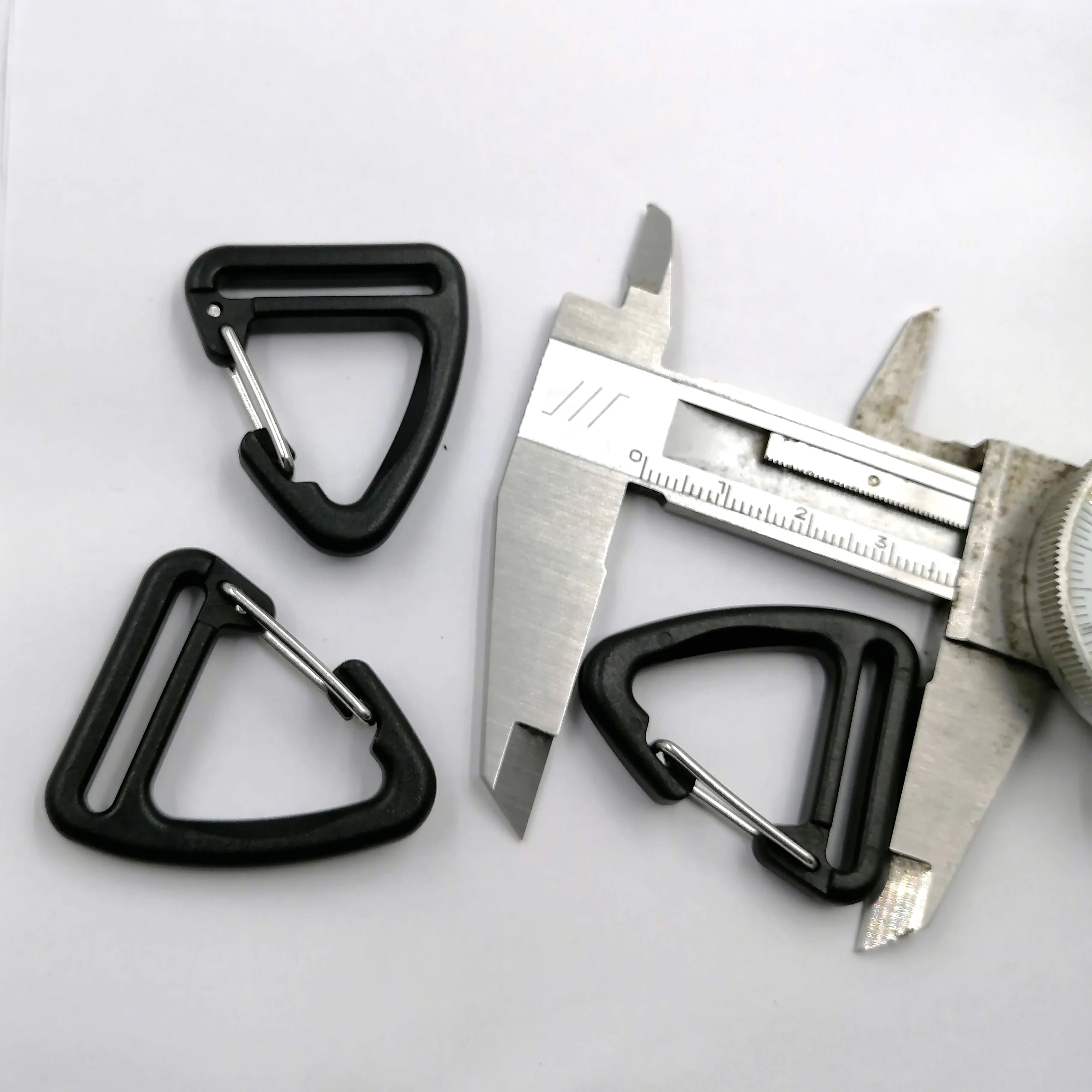 Plastic Alloy Triangle Carabiner Clips - Durable & Versatile
