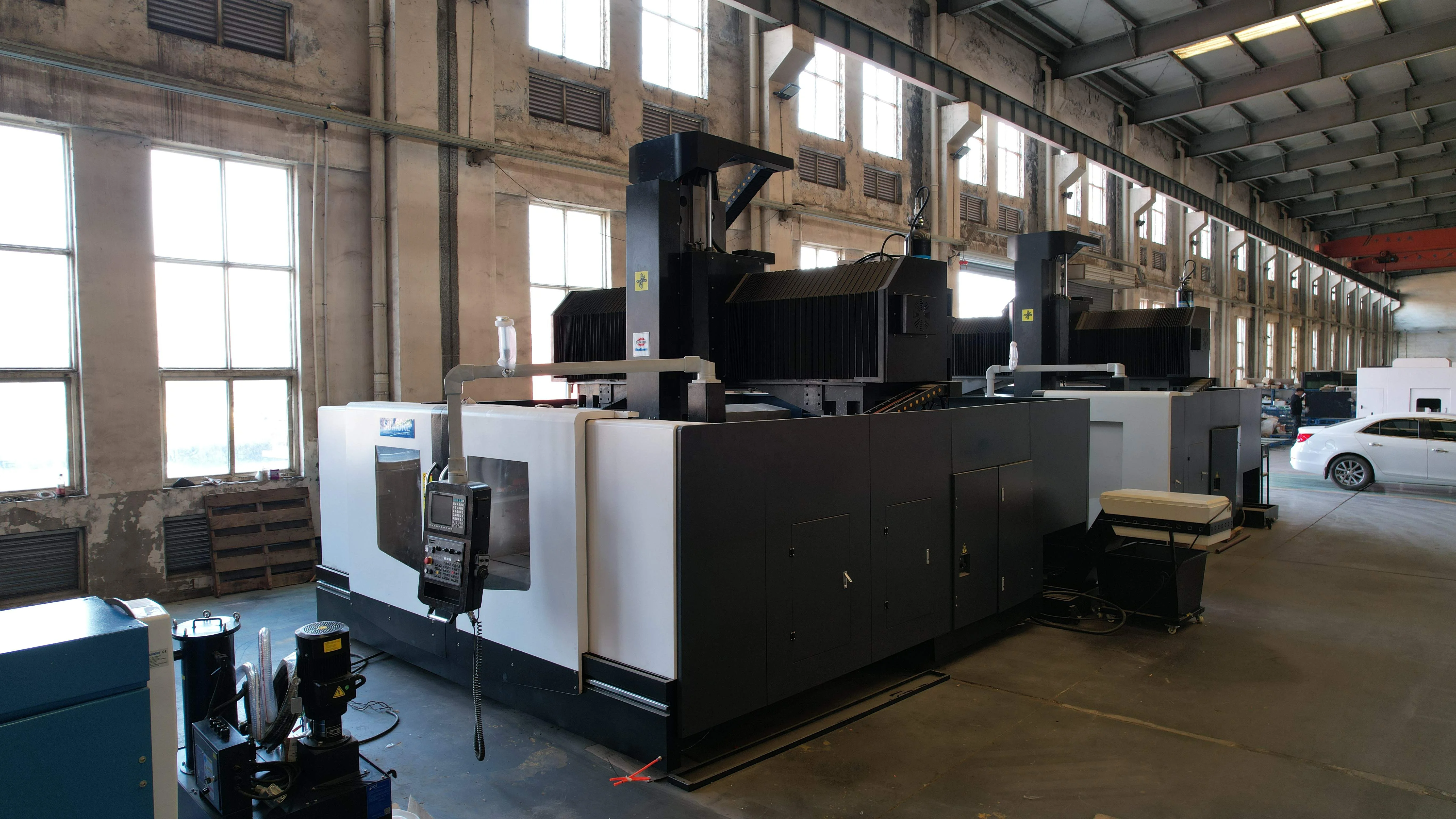 Manufacture Gmc1600 3 Axis Cnc Milling Machine Chinese 5 Axis Cnc ...