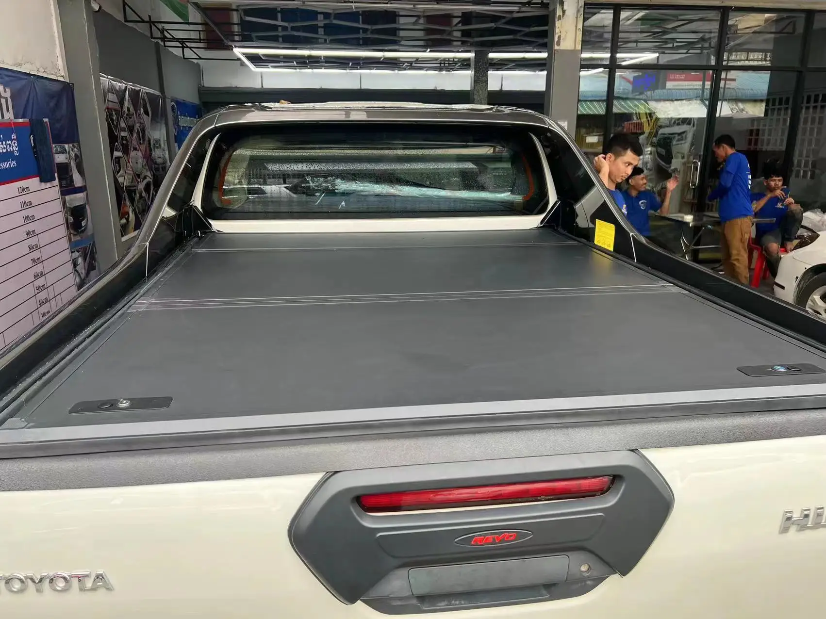 Toyota Accsesories Hardtop Lift-up Tri-fold Bed Cover For Toyota Hilux ...