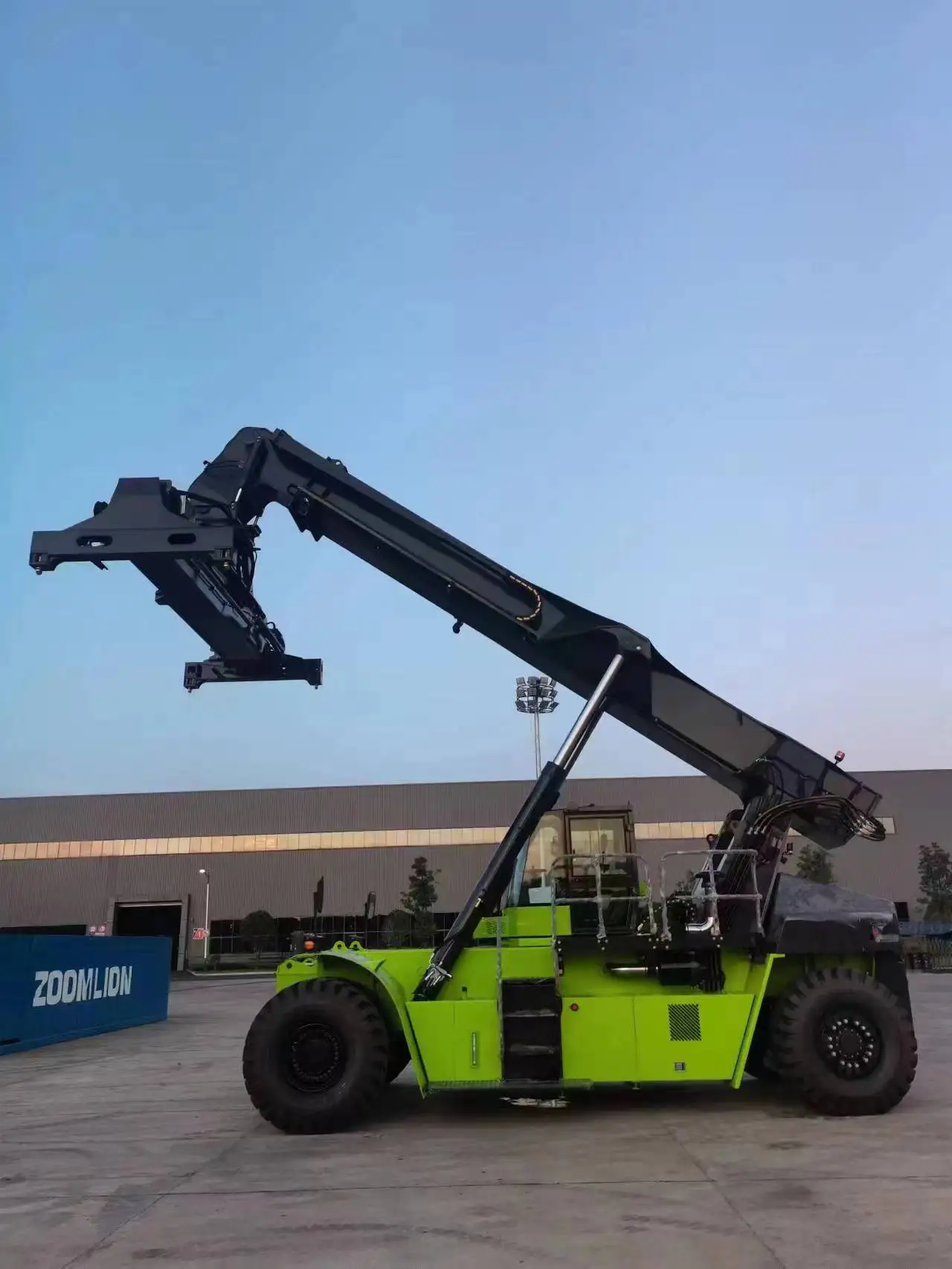 Zrs4531 Zoomlion 45 Ton Container Reach Stacker Cheap Container Handler ...