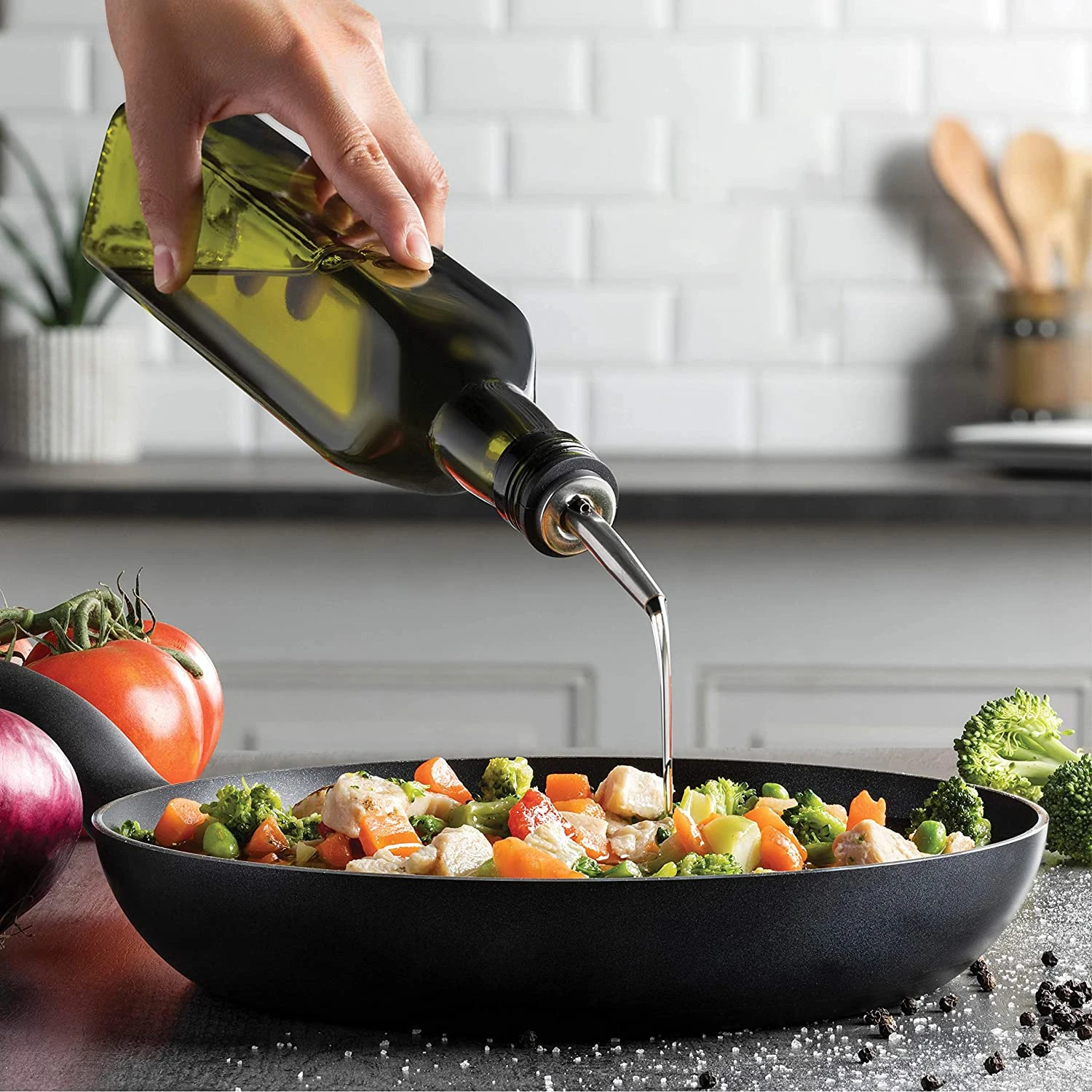 Custom Olive Oil Bottles - Durable and Aesthetically Pleasing