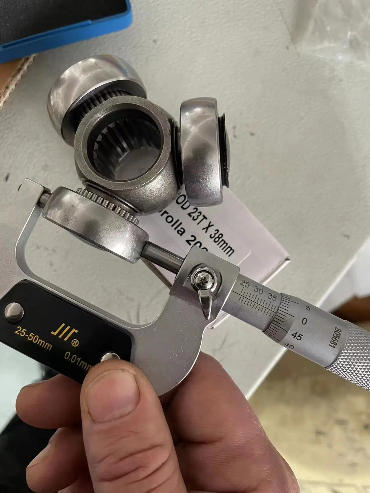 Auto Parts Joint Bearing CV Tripod Joint Universal Joint for TOYOTA ...