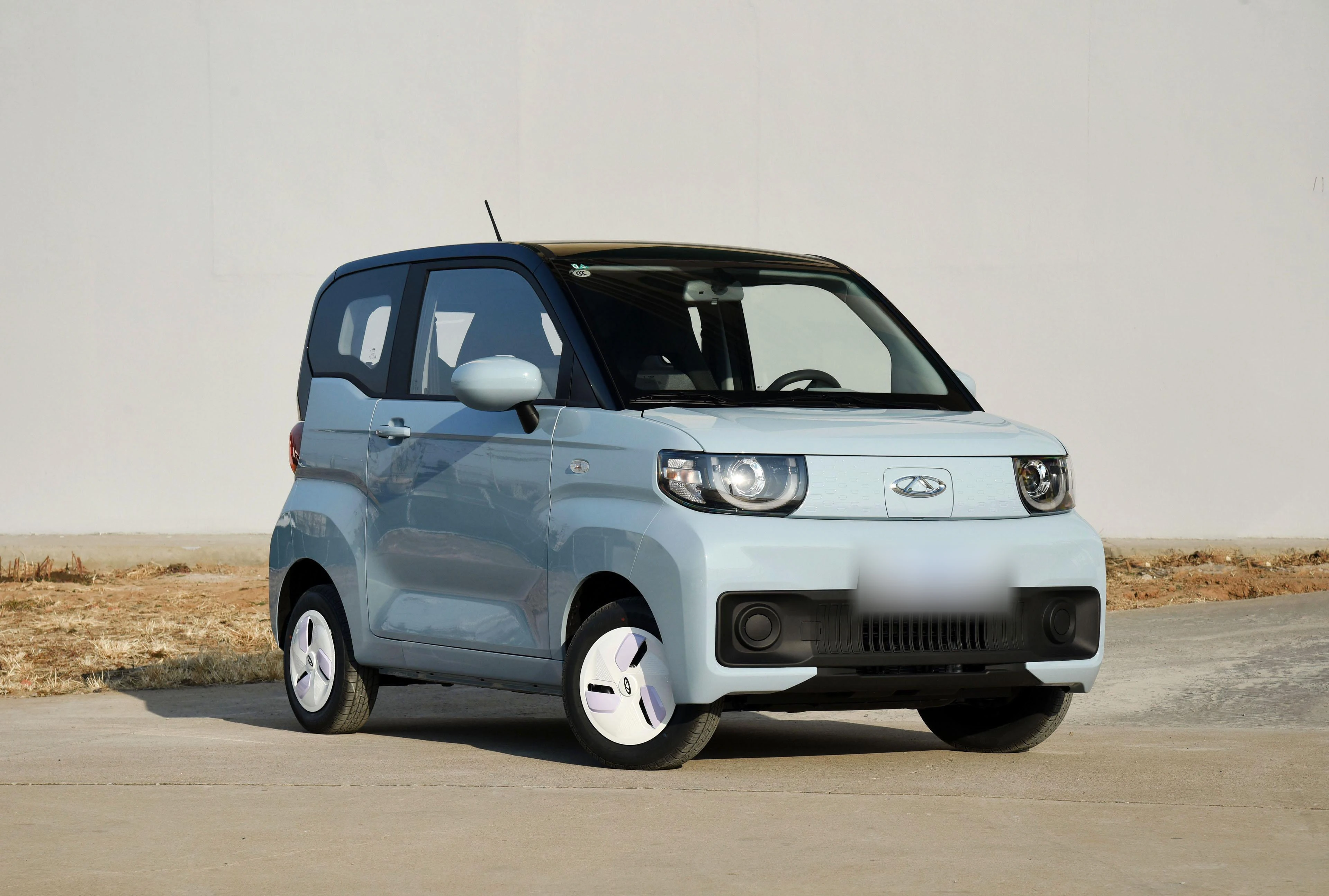 Chery Qq Ice-cream Electric Mini Car Cheap Car For Adult Girls Fabric ...