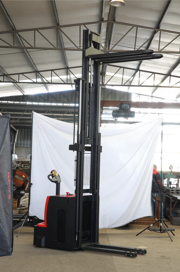 Everlift Electric Stacker - 1.5 Ton & 2 Ton Pallet Lifter