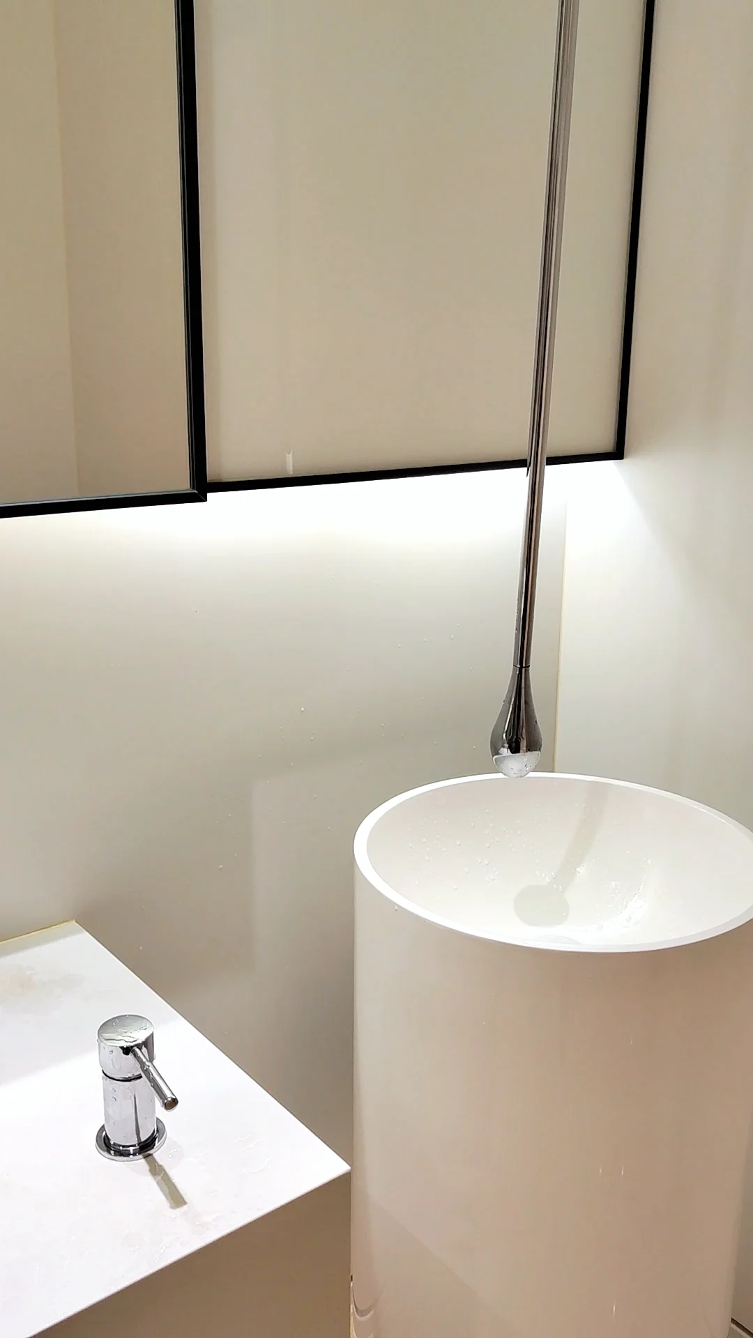 Luxury Hotel Bathroom Vertical Design Rainfall Water Drop Ceiling Hang ...