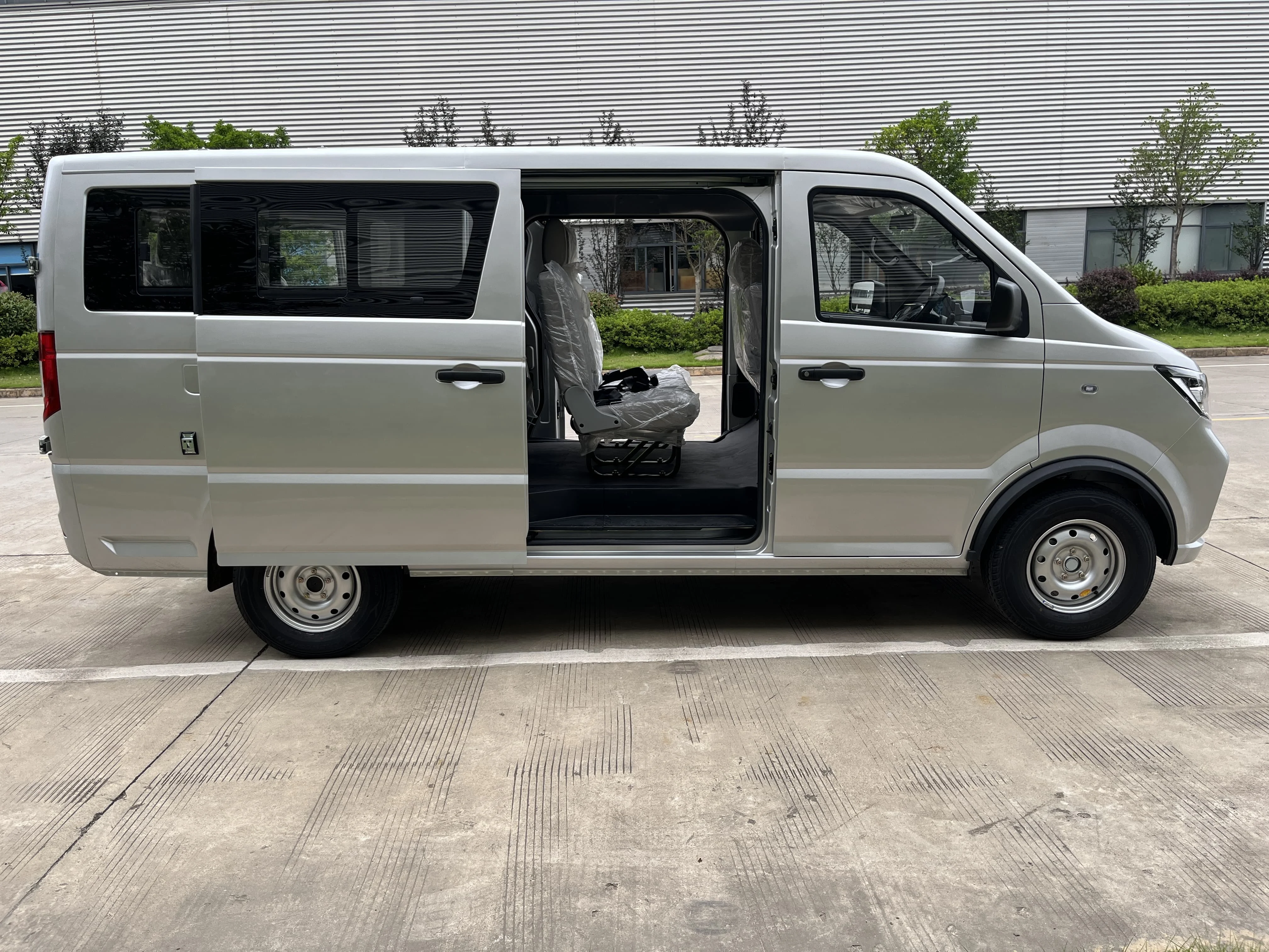 KAMA 11-Seater Electric Minivan, Pure Electric with 225KM Range, Fast ...