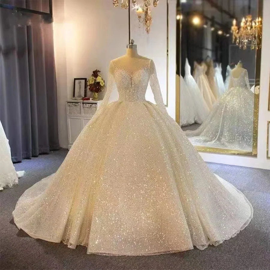 Shop Our Latest Model Bridal Wedding Gown - Elegant V-neck