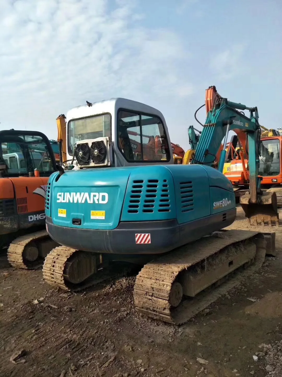 中国原装sunward Swe80挖掘机挖掘机8吨挖掘机，带钢橡胶履带出售 - Buy 向阳swe80,挖掘机挖掘机,挖掘机出售 Product on Alibaba.com