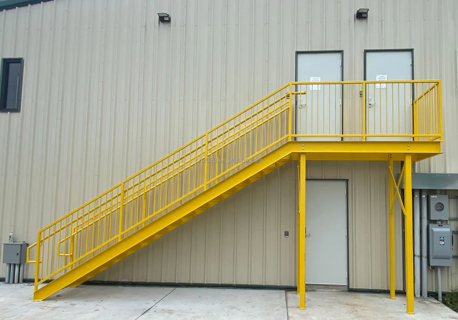 Durable Outdoor Steel Stairs with Galvanized Grating