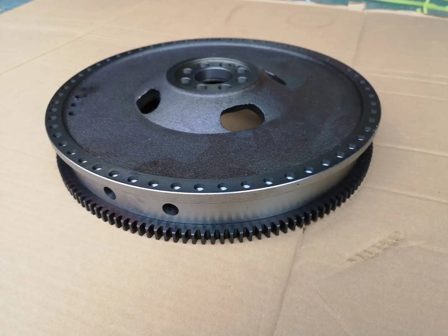 700P 4HK1 Flywheel 8980563552 - High Quality NPR FRR