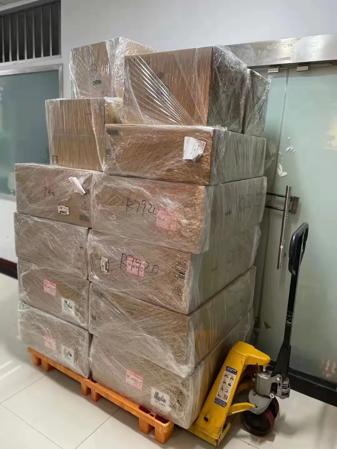 Brocade G620 Switch - 48 Port Industrial Network Solution