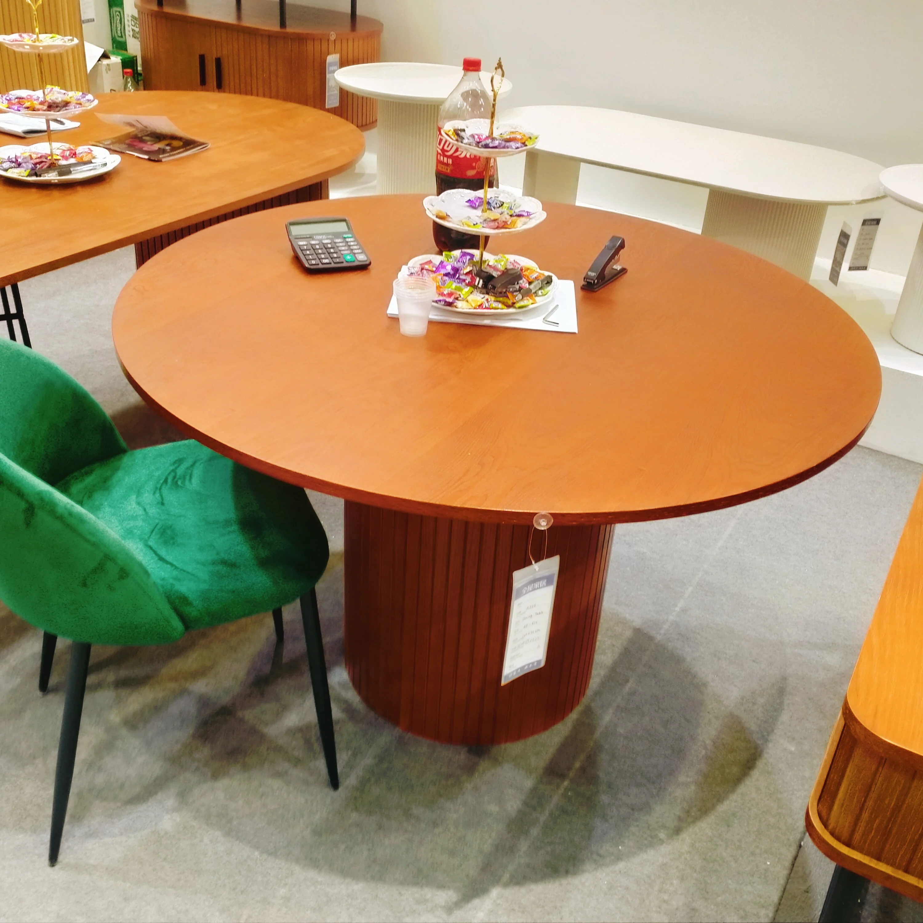 High Quality Round Restaurant Table Simple Mdf Oak Veneers Round Dining ...