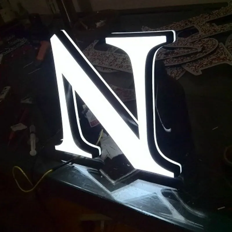 Mini luminous characters, mall signs, storefront advertisements ...