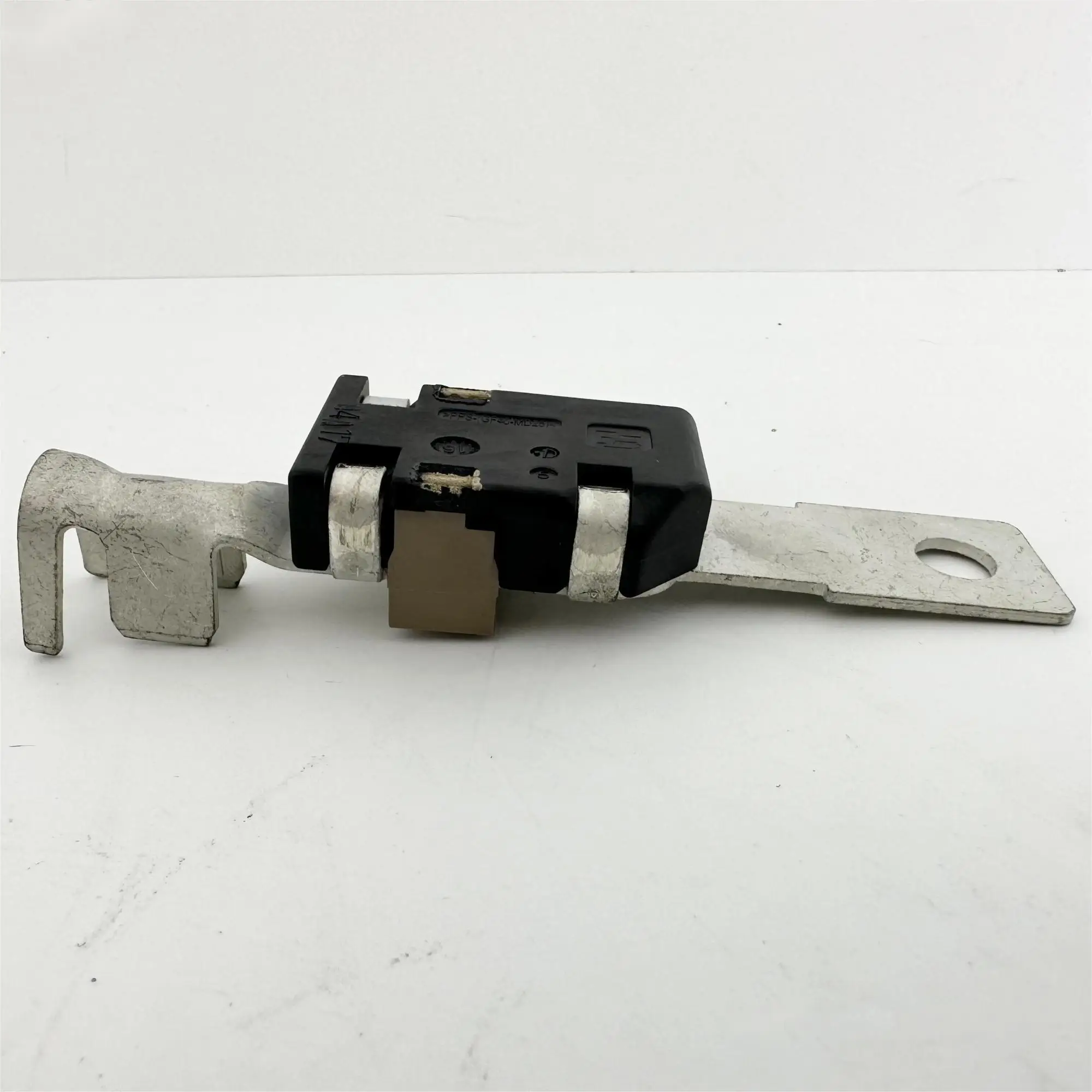 Lr033014 Lr026101 Auto Parts Battery Positive Buckle Lr026101 Lr033014 ...