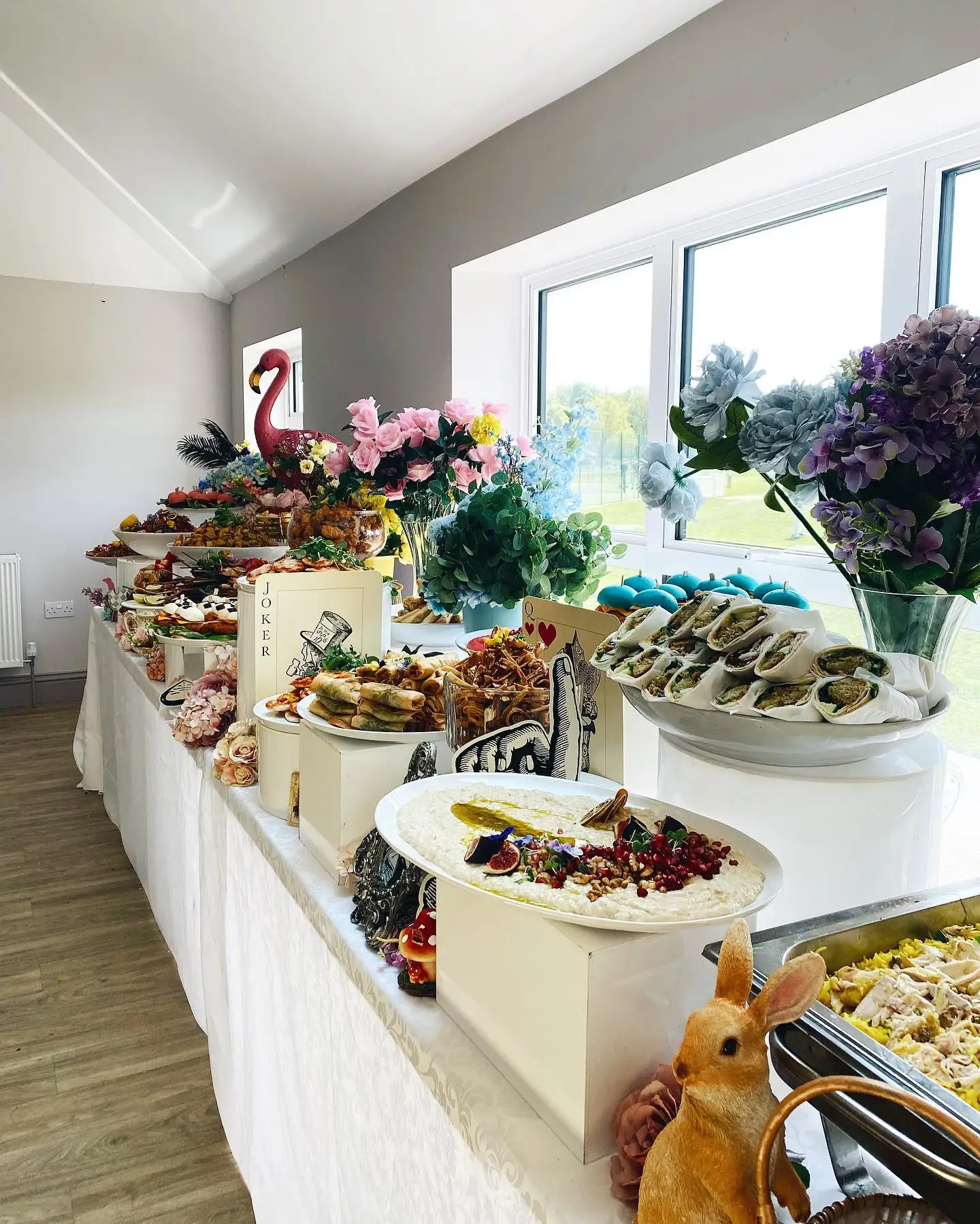 5mm White Acrylic 5-Sided Cube Buffet & Food Risers for Restaurant Use ...