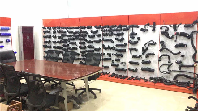 Auto Cooling System Coolant Iron Water Pipe Radiator Hose 20440375 For ...