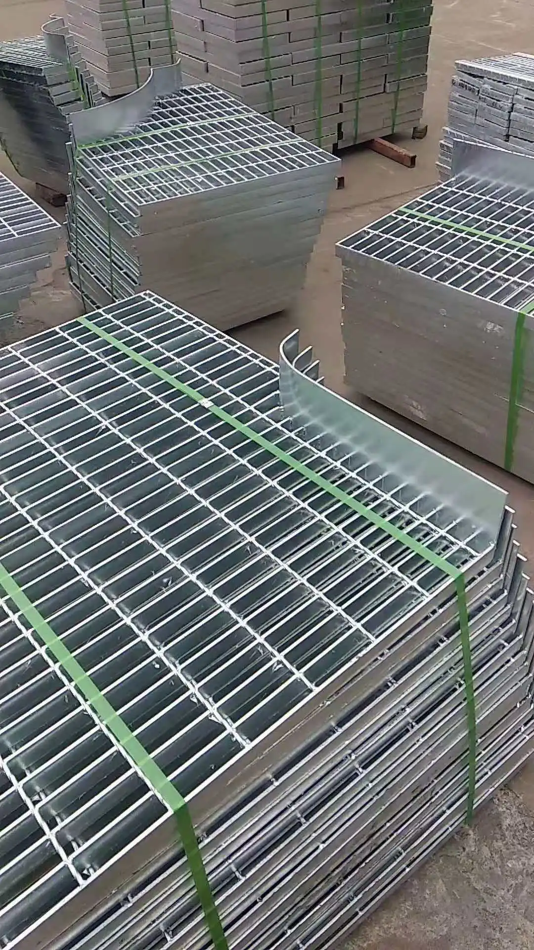 Galvanized Steel Grating Walkway Galvanized Welded Metal Grating ...