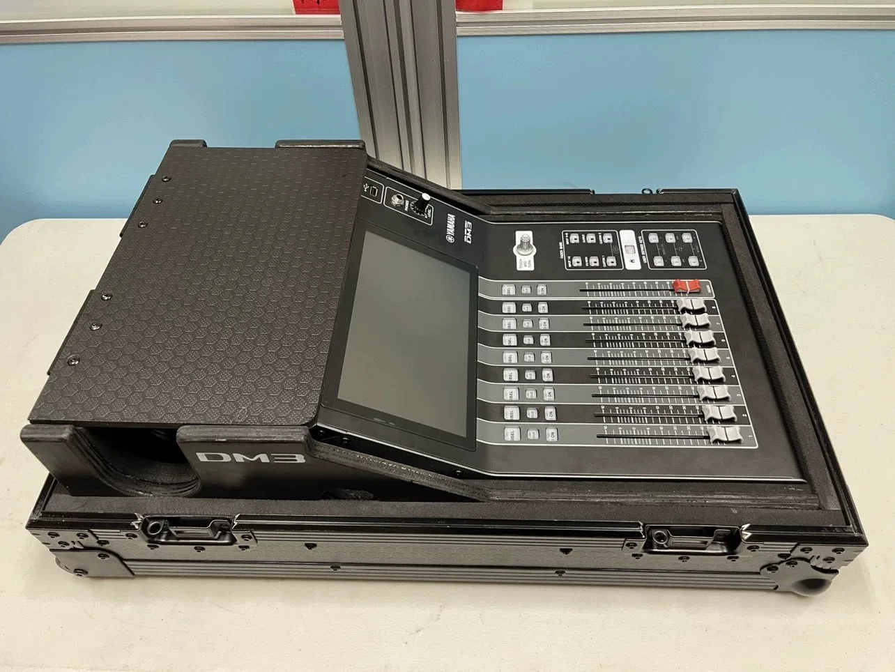 Yamaha DM3 Mixing Console with Aviation Box for Stage Performance