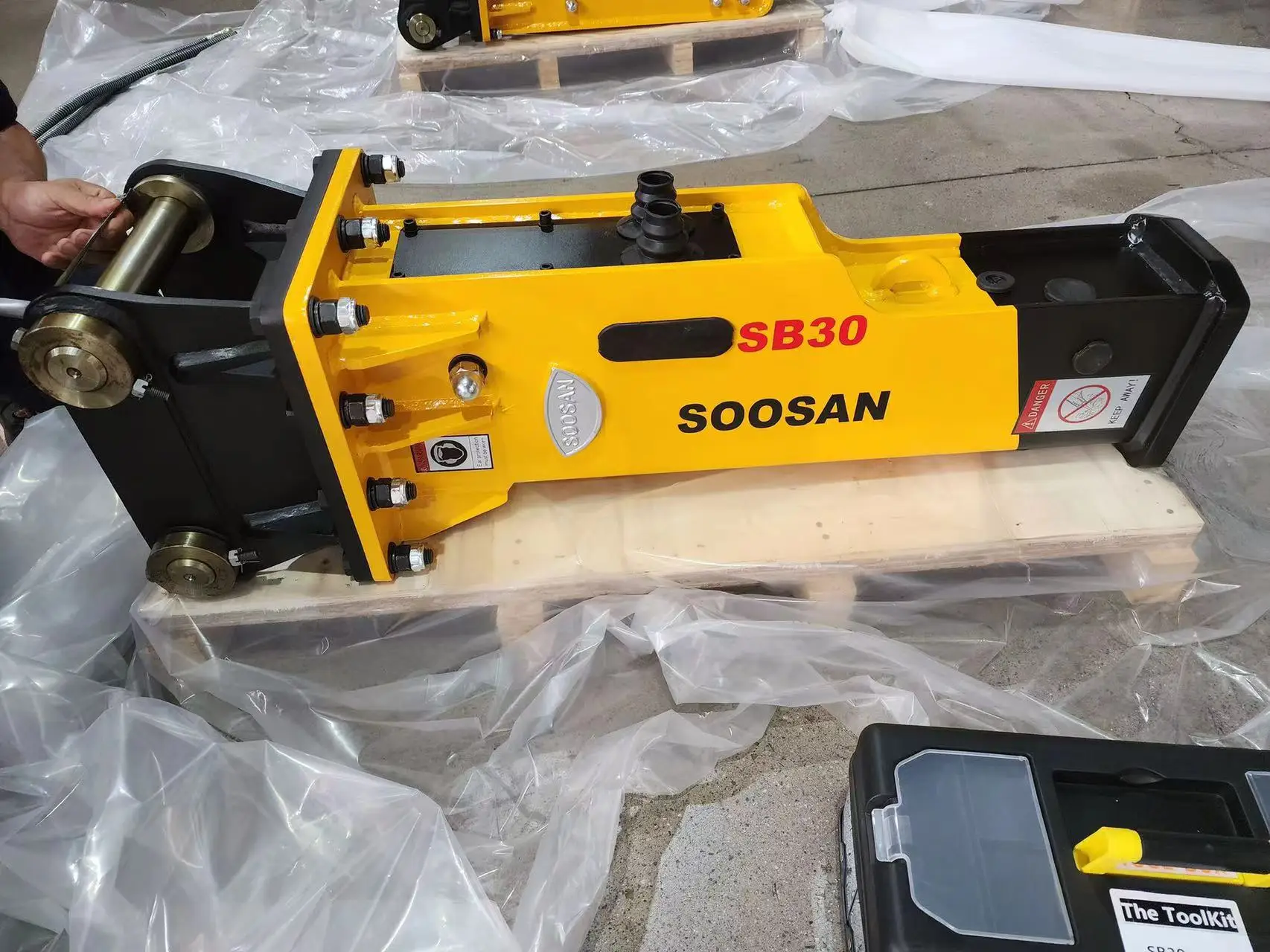 Soosan Hydraulic Breaker Sb 30 Box Type Suitable For Mini Excavators ...