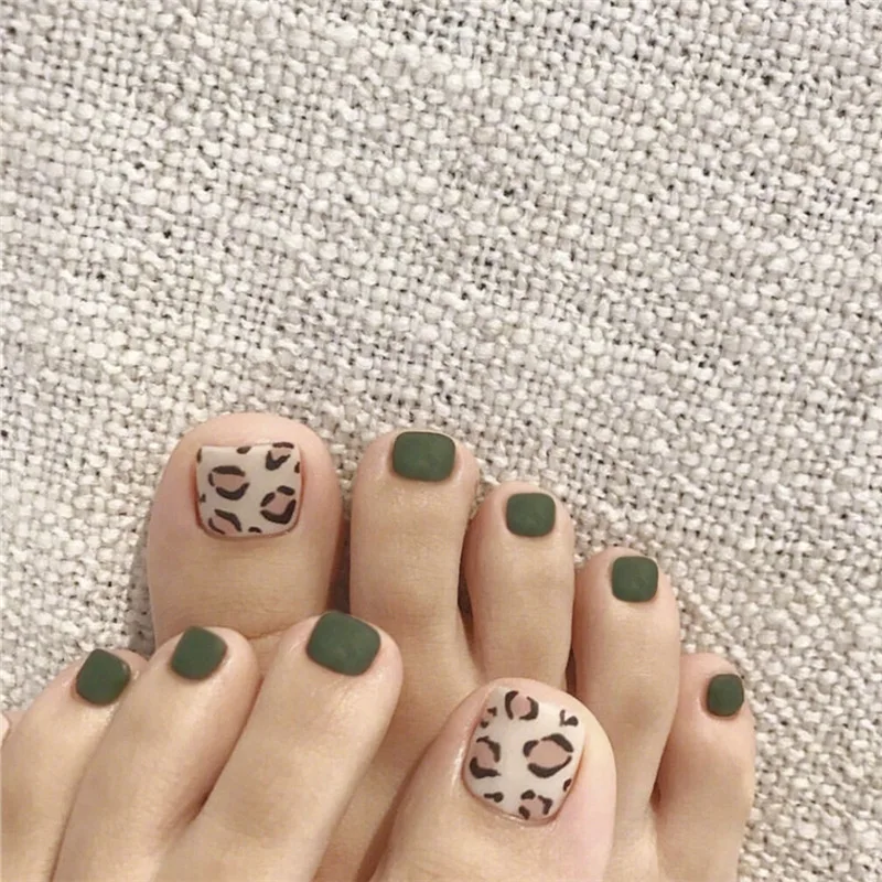 Cheetah Print Toe Nails