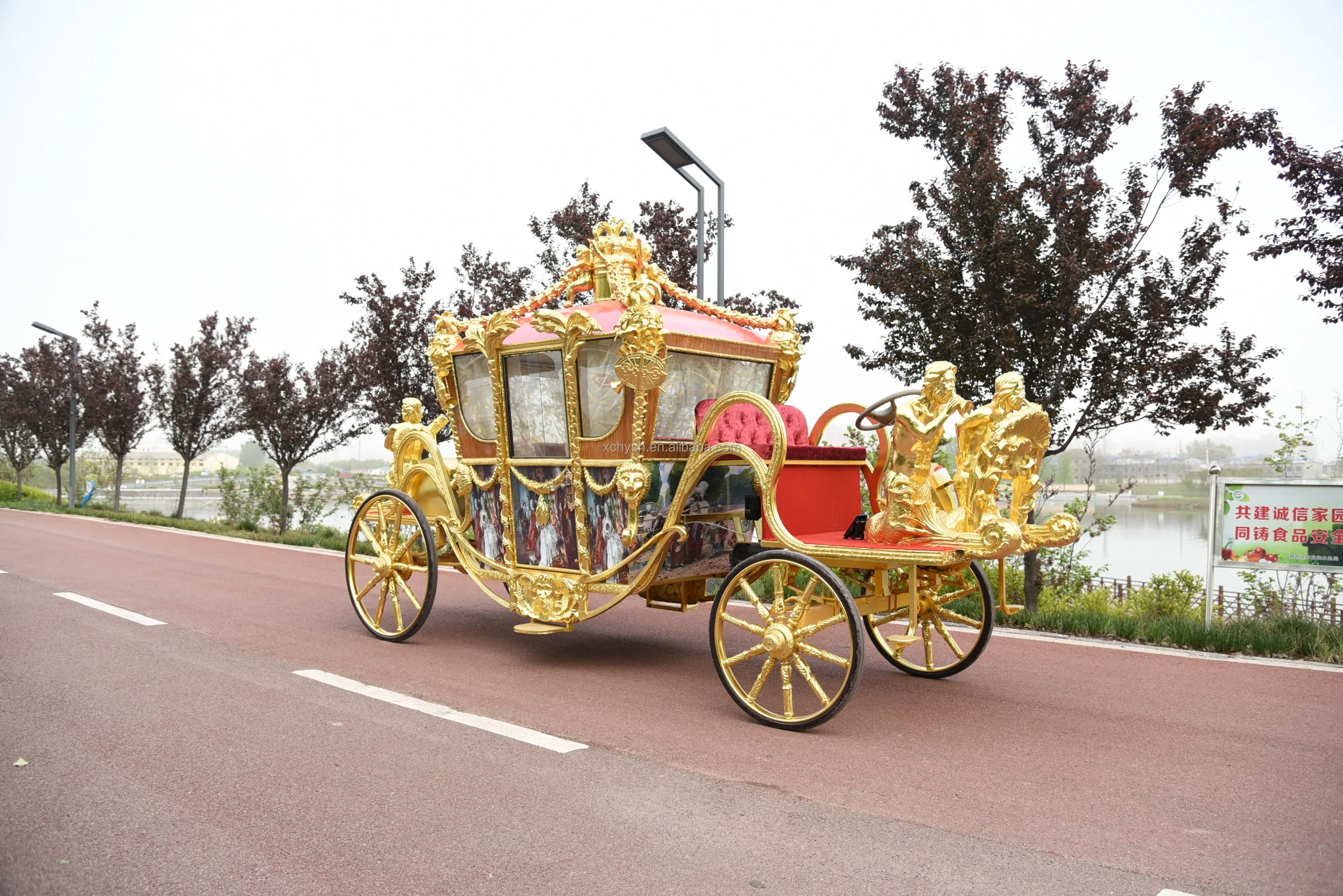 Golden Luxury Classical Princess Royal Carriage Wedding Sightseeing ...