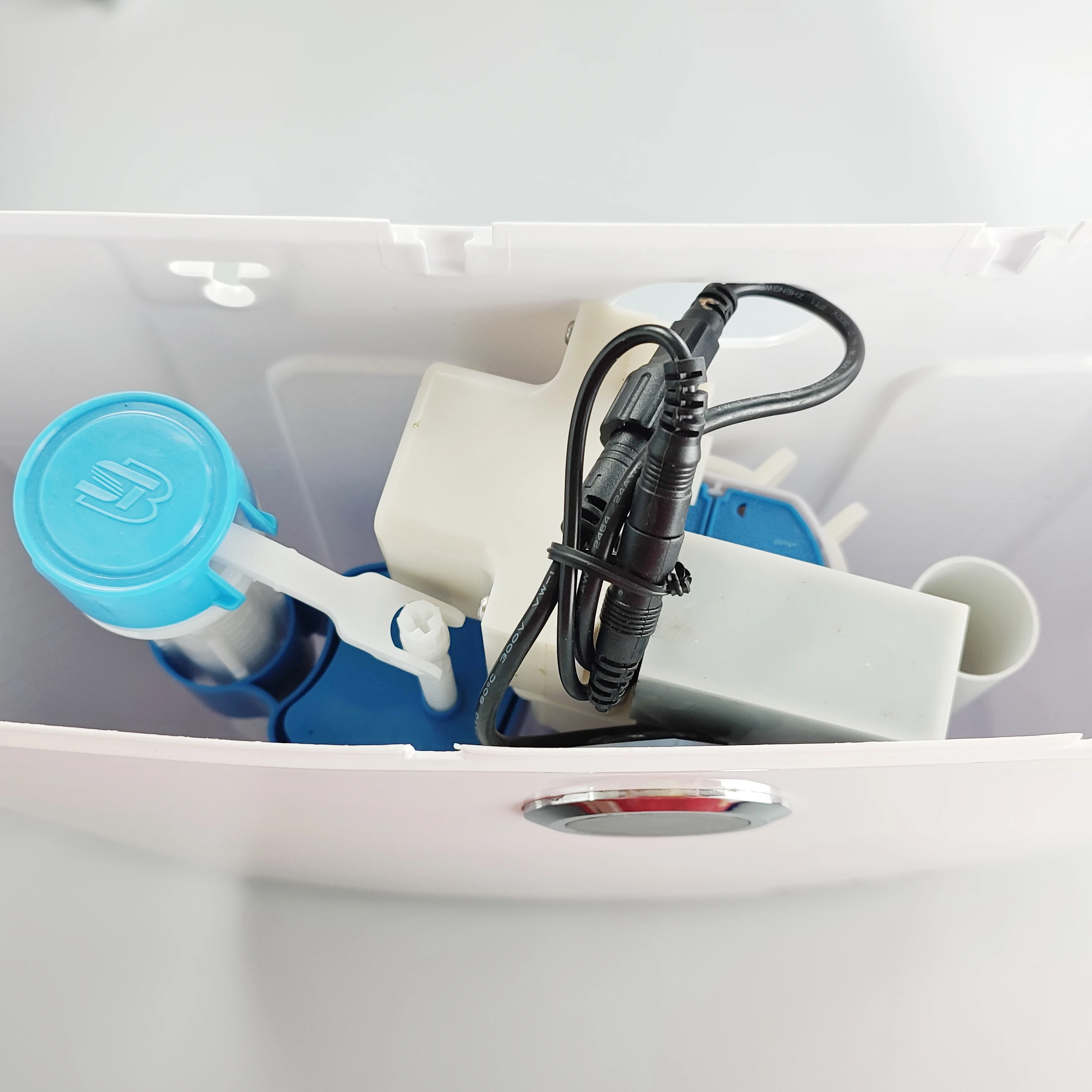 Smart Sensing Button for Toilet Water Tanks - Energy-saving