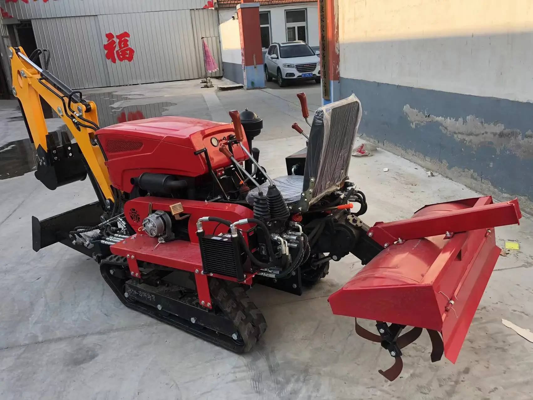 25HP Small Crawler Tractor with Rotary Tiller for Agriculture ...