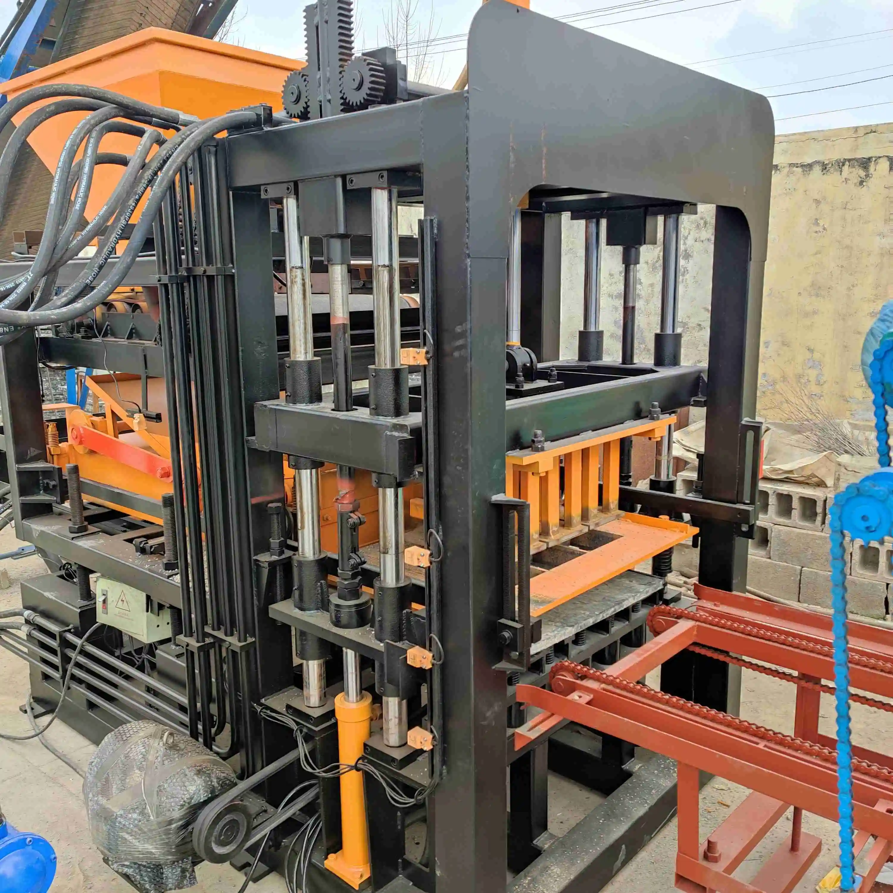 Fuda Factory QT4-18 Concrete Interlock CHB Block Molding Machine