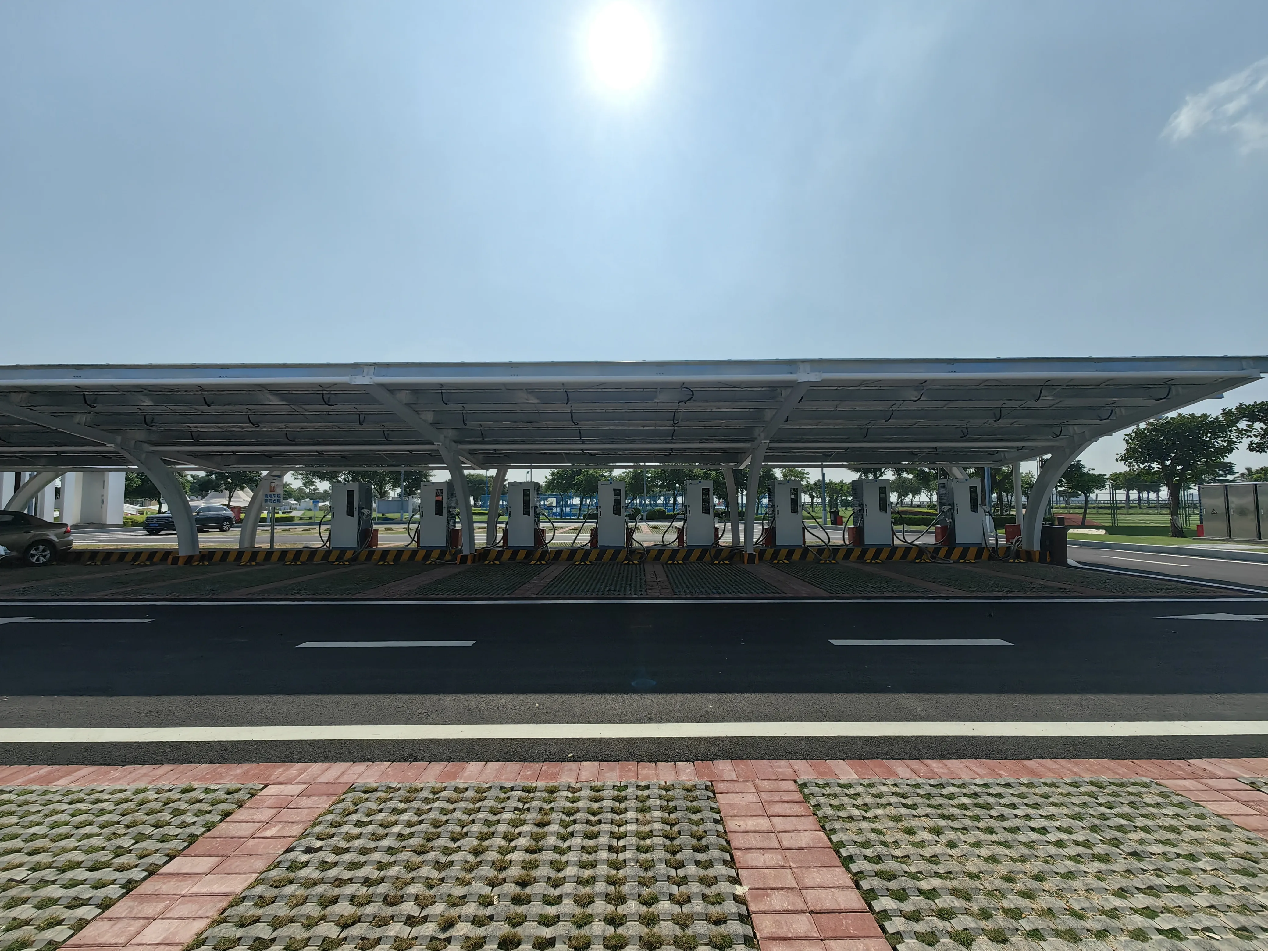 Grenada Solar Ev Charger System 924KW Solar Panel+1.4MW Solar Inverter+ ...