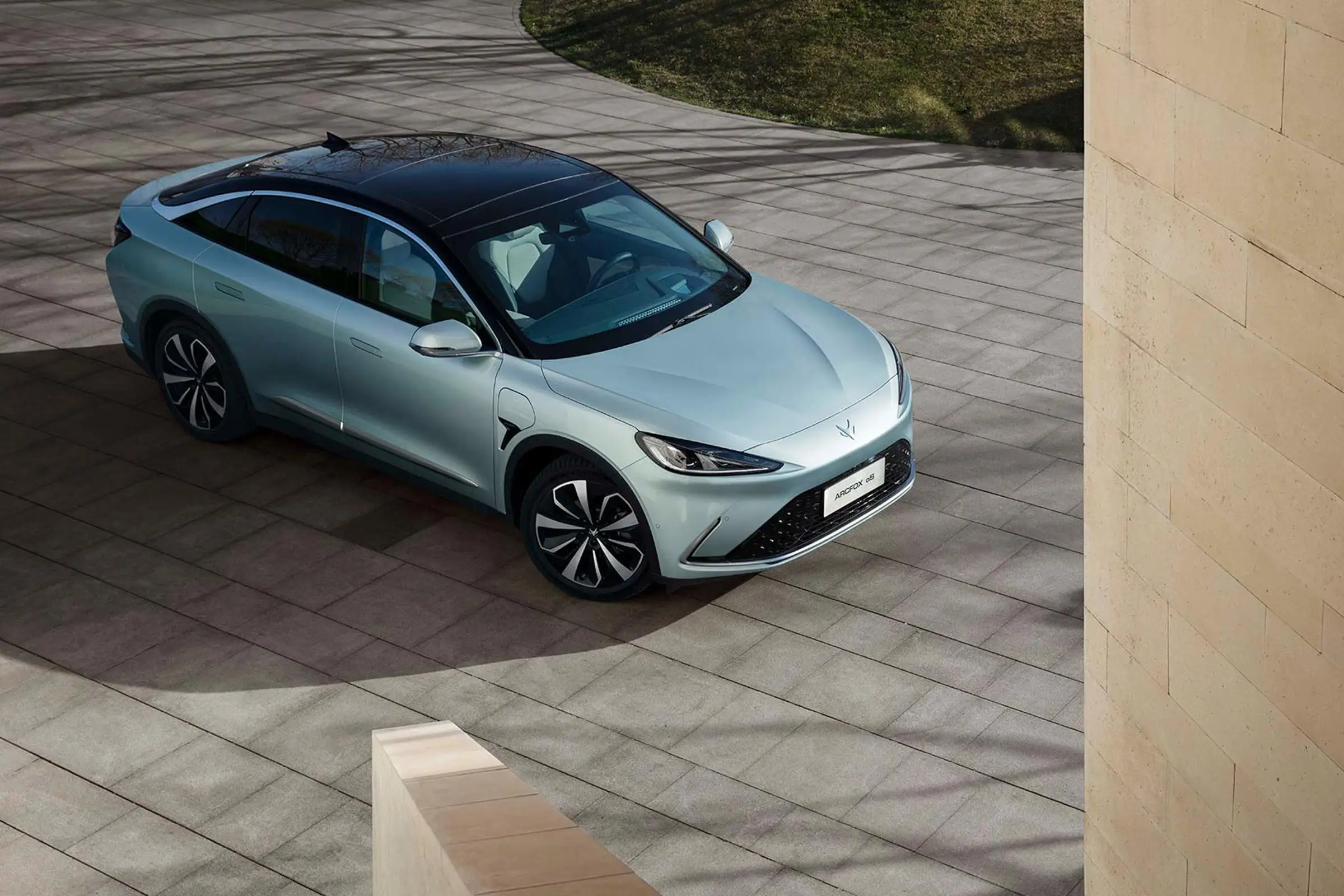 New Energy Electric Vehicle Baic Arcfox Alpha S 735e+ 160kw Ev Car Large Space Hatchback High ...