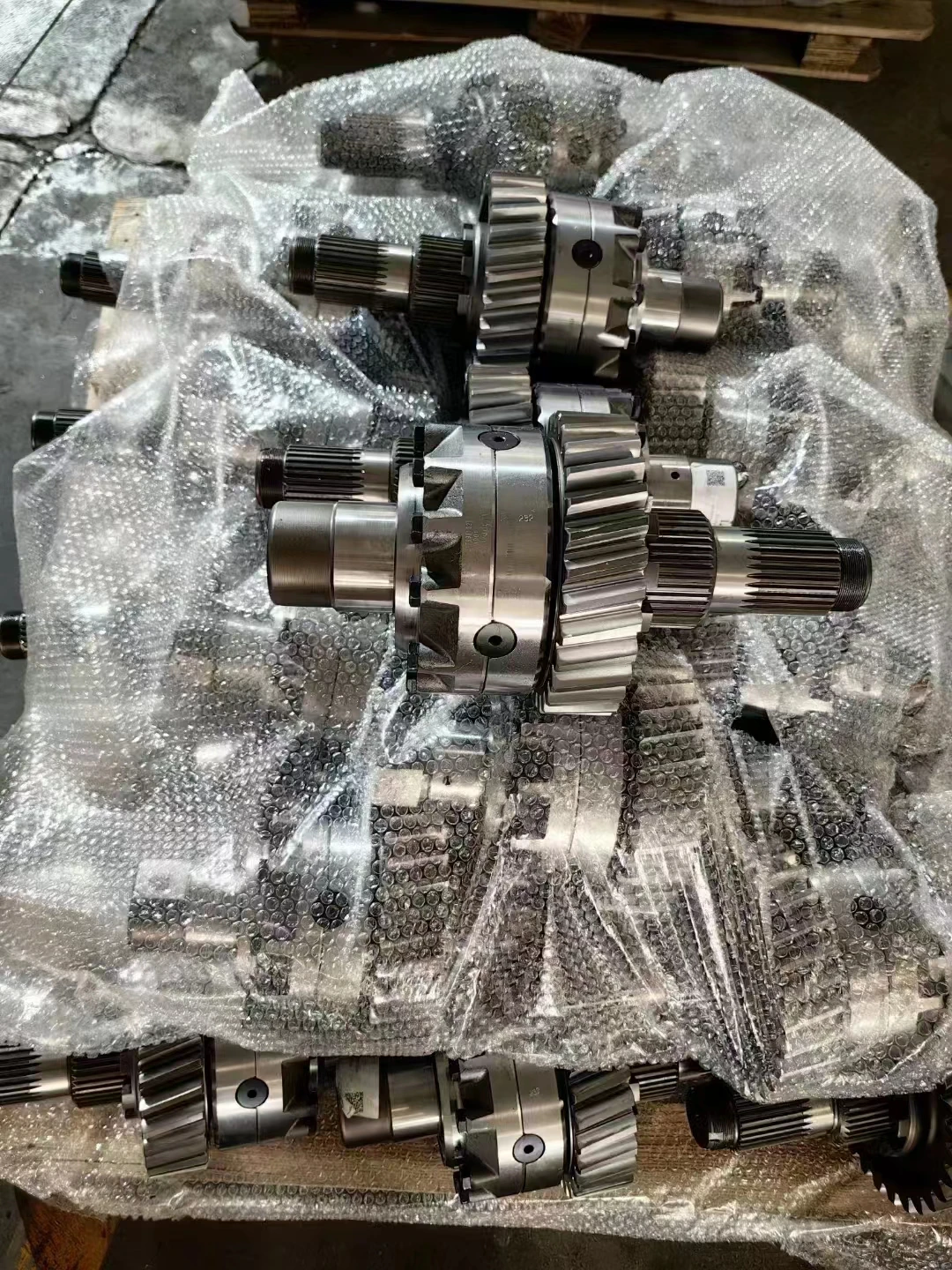 Alibaba.com: SINOTRUK WG9981320136 Inter Differential Housing Assembly ...