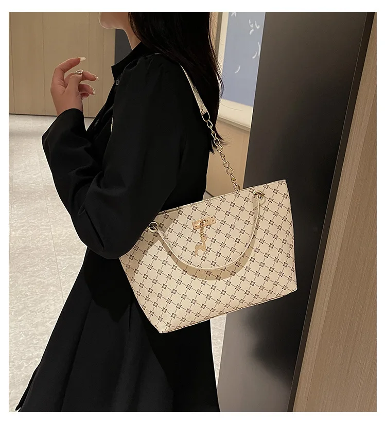 Retro Letter Printing Shoulder Bag - Perfect for All Seasons