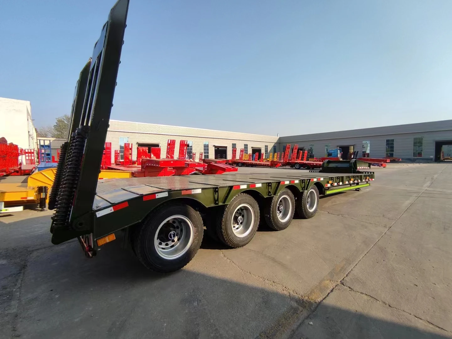 Factory Manufactures Gooseneck Traile 3 Axle 40 Ft Flatbed Semi Low Bed ...
