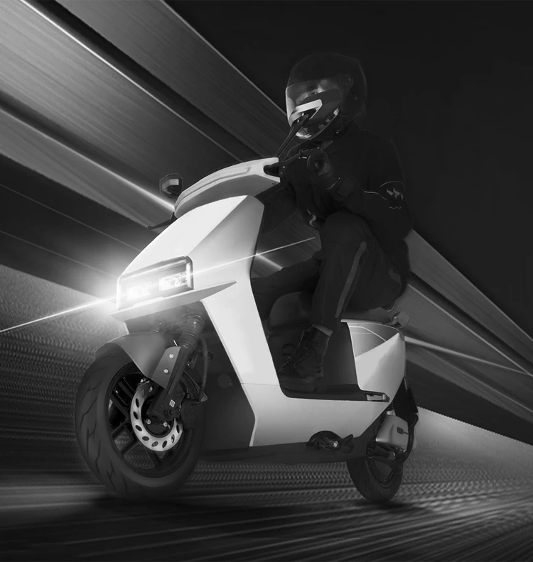 Yadea EEC Practical Mid-Size 72V 75AH 4000W Battery Scooter