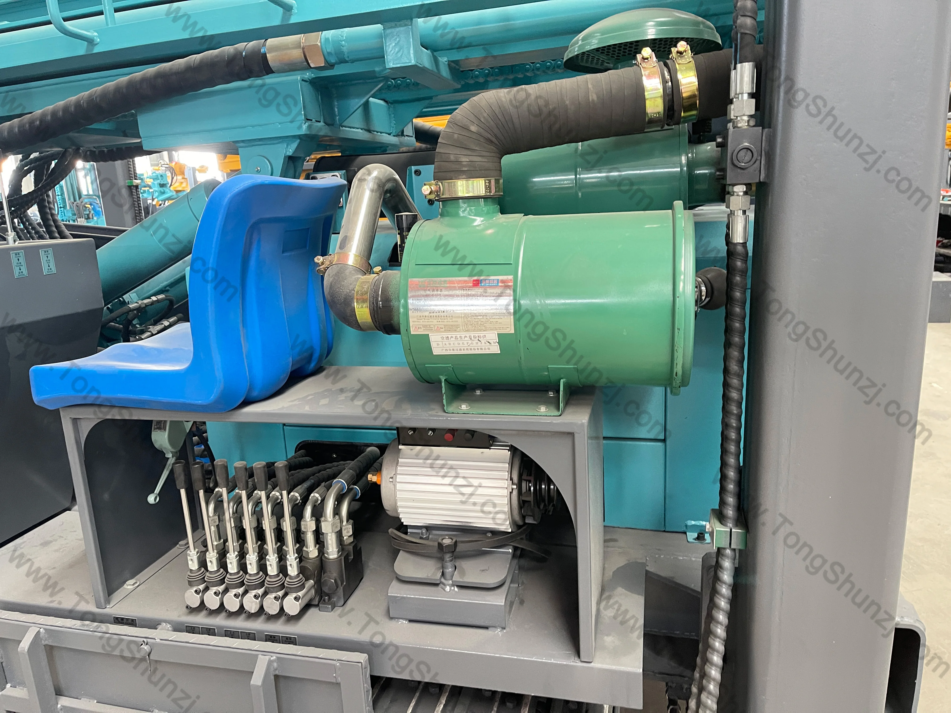 200m Crawler Mounted Diesel Borehole DTH Water Well Drilling Rig Machines