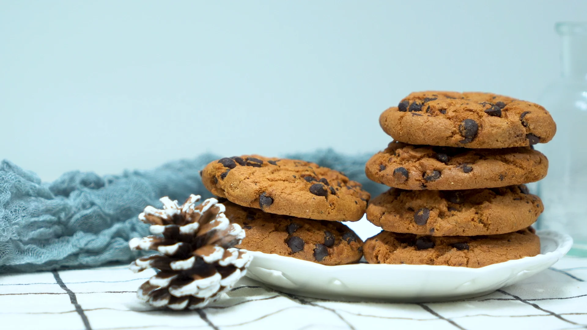 Custom Round Chocolate Chip Cookies And Biscuits Multiple Formulation ...