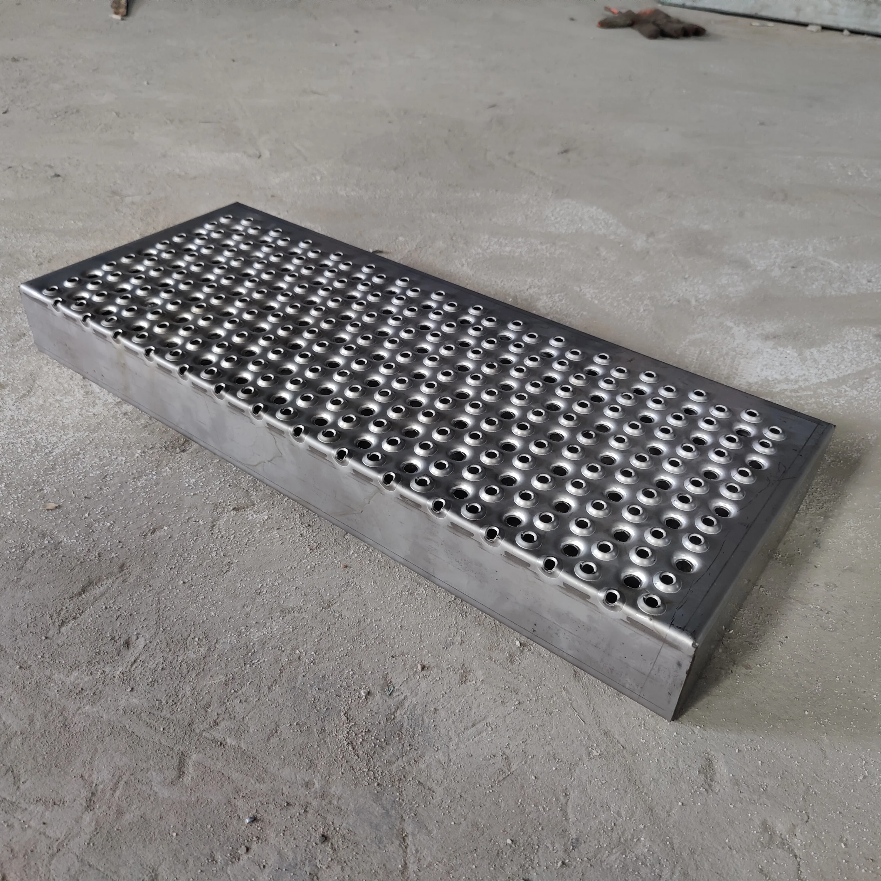 Modular Stainless Steel Stair Grating System with Diamond Plate Steps ...