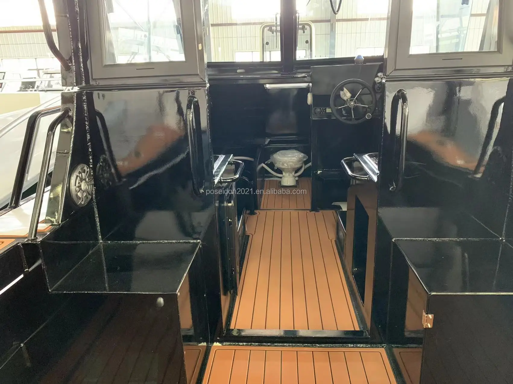 7.9m Twin Hull Cabin Cruiser - Luxury Yacht & Fishing Boat