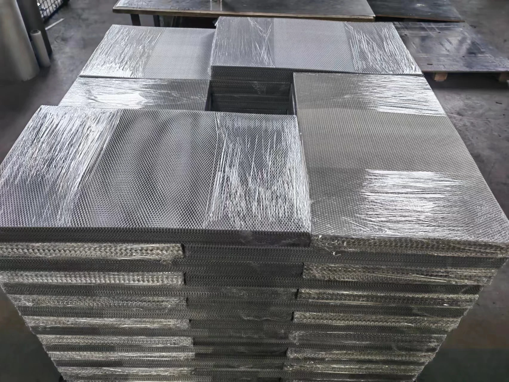 Aluminum Expanded Metal Mesh Galvanized Iron Expanded Mesh For Gutter ...