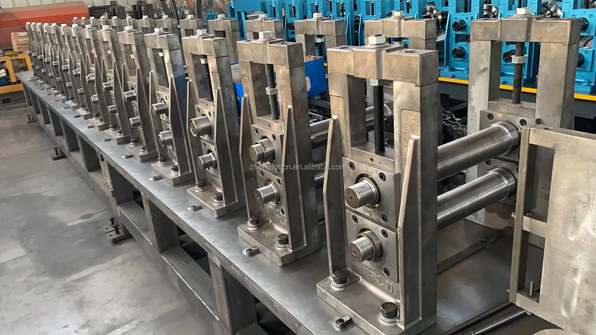 Galvanized Slat Road Steel Metal Fence Machine Typical Metal Fence ...