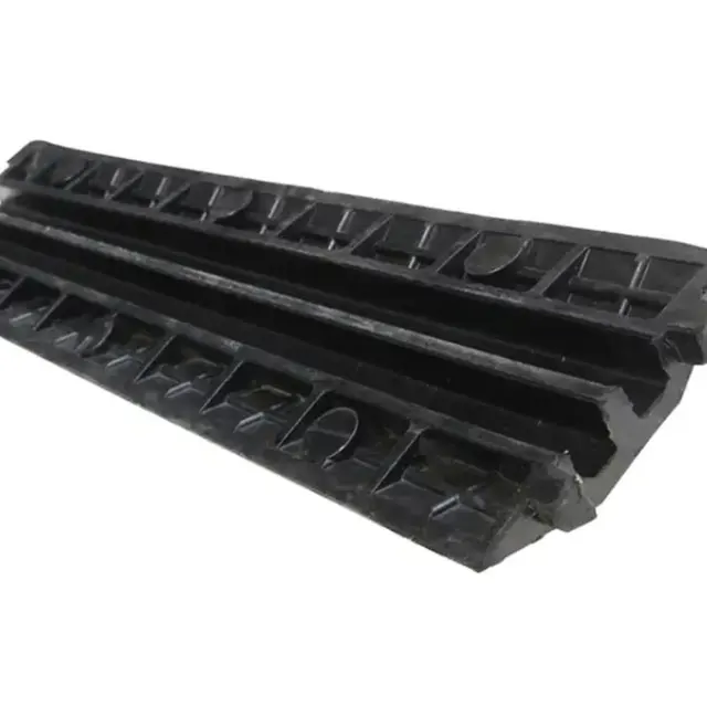 China Wholesale Rubber Speed Bump Yellow & Black Rubber Speed Hump ...