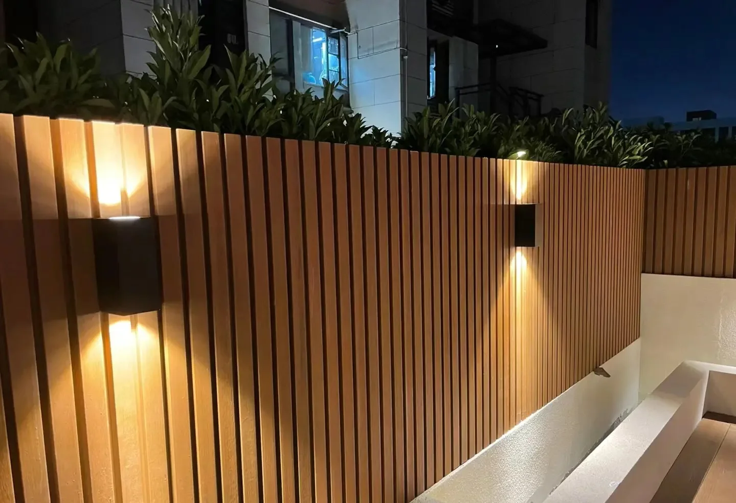 Modern WPC Cladding Garden Wall Panel Fireproof Plastic Composite ...