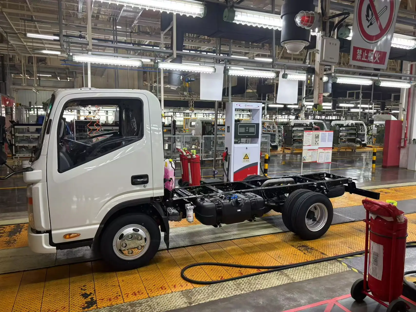 Zoomlion Truck Crane Lightweight Boom + Milk Tea Shop Ice Machine ...