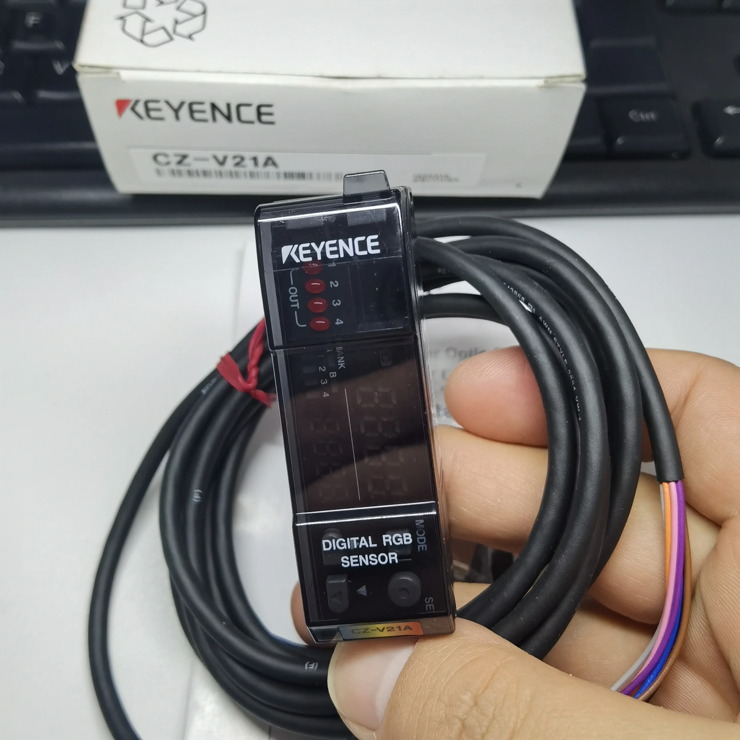 Keyence Amplifier Unit Main Unit Npn Cz-v21a For Rgb Digital Fiberoptic Sensors Cz-v20 Series ...