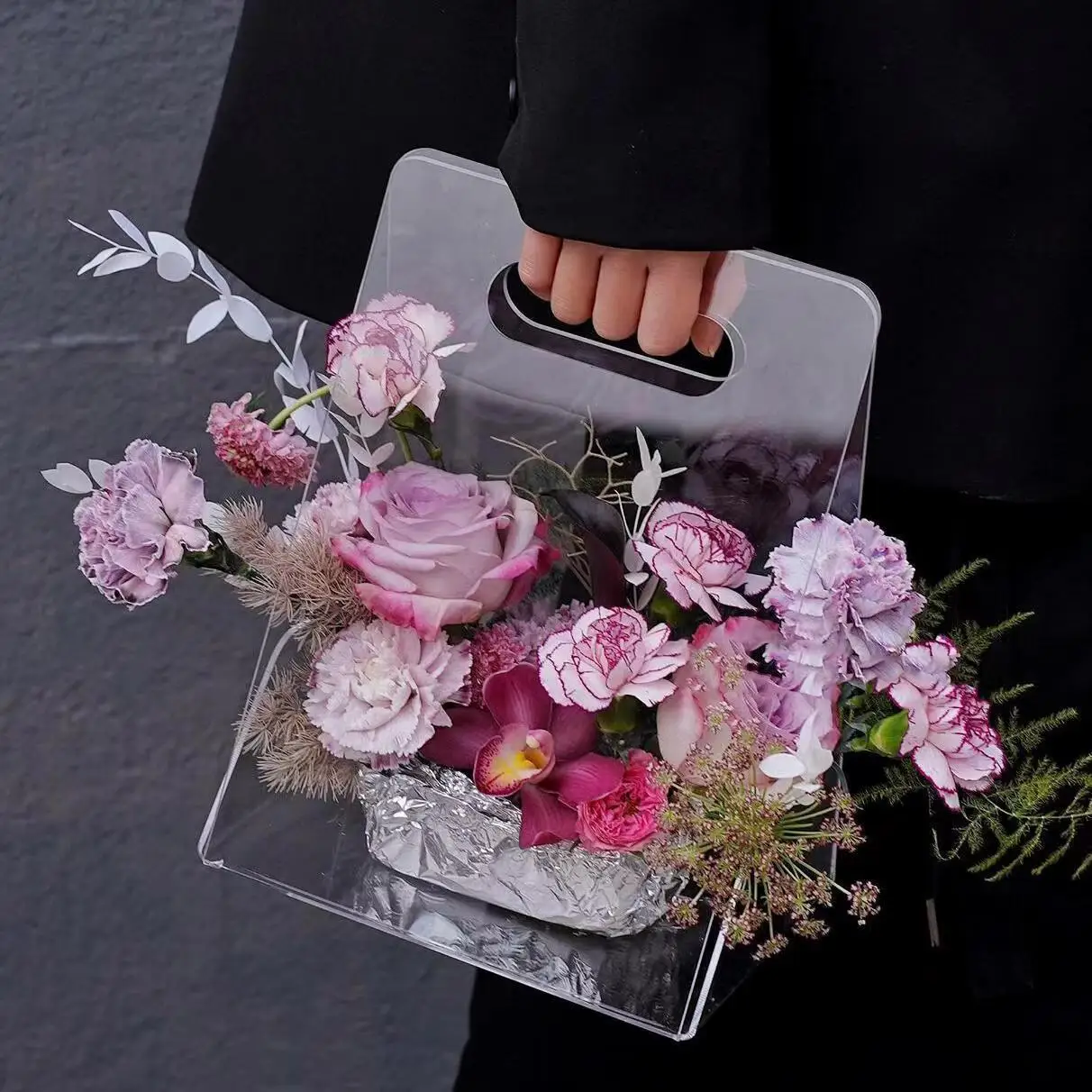 Elegant Portable Transparent Acrylic Flower Box - Perfect Gift