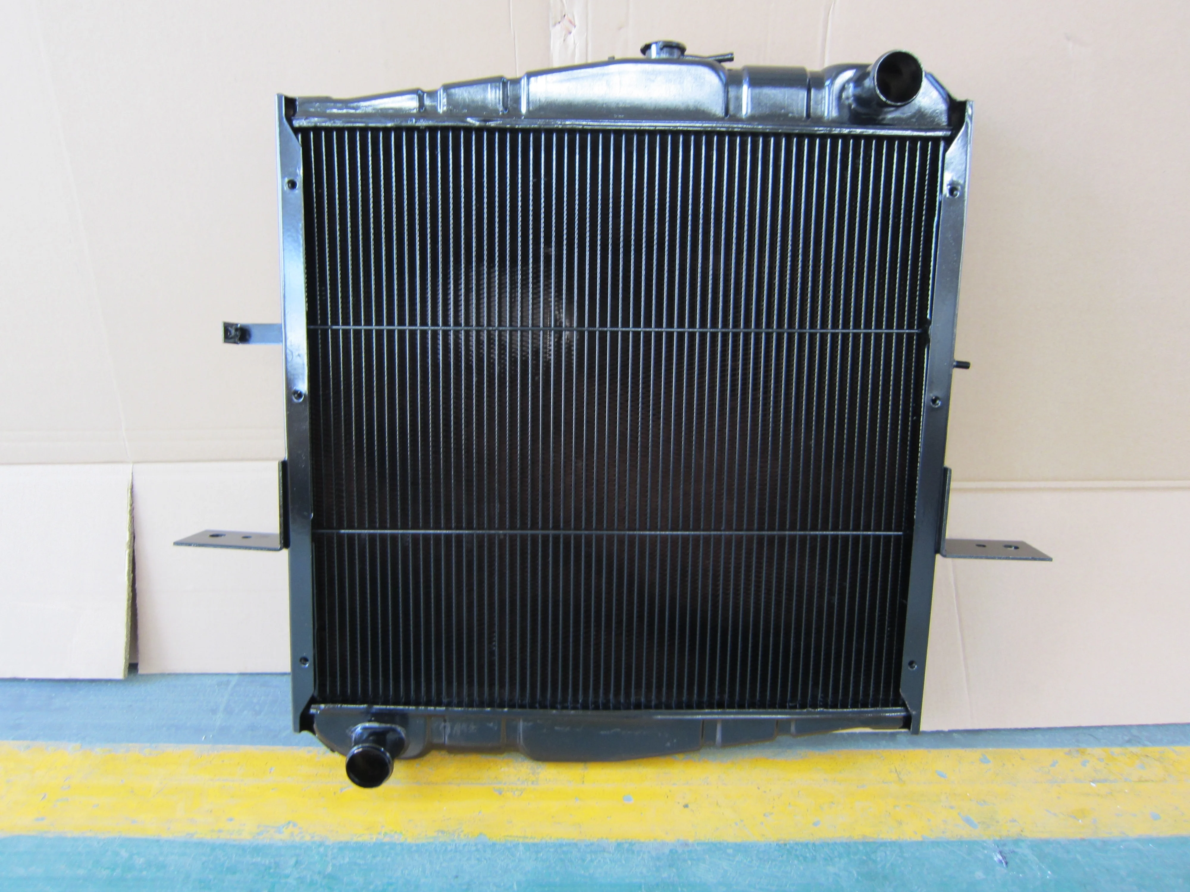 Auto Parts Copper Radiator for NISSAN TRUCK FE6 TA UD CONDOR FE6TB FE6E ...