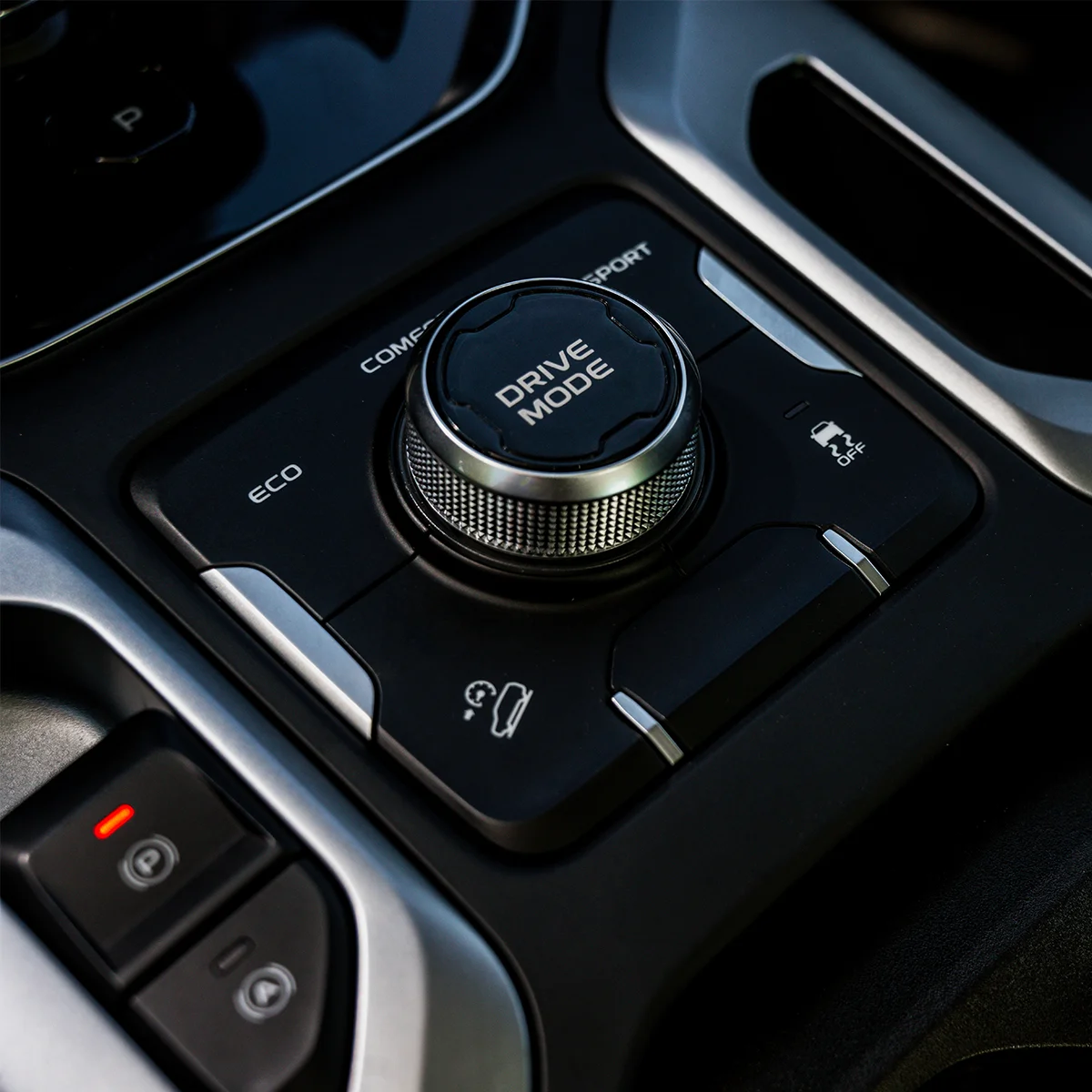 Geely Radar RD6 EV Pick up - White, 5 Seats, 400km Range